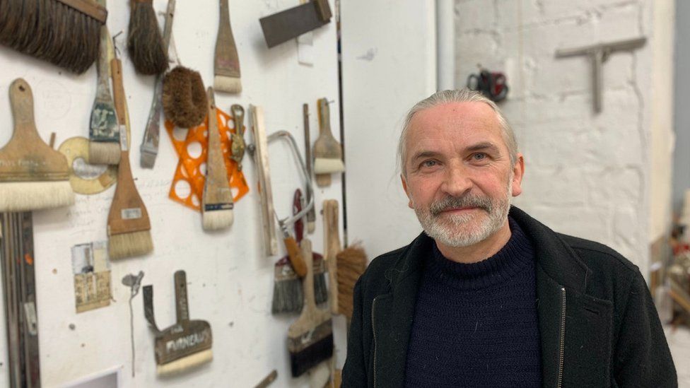 The night Edinburgh's skyline glowed orange - BBC News