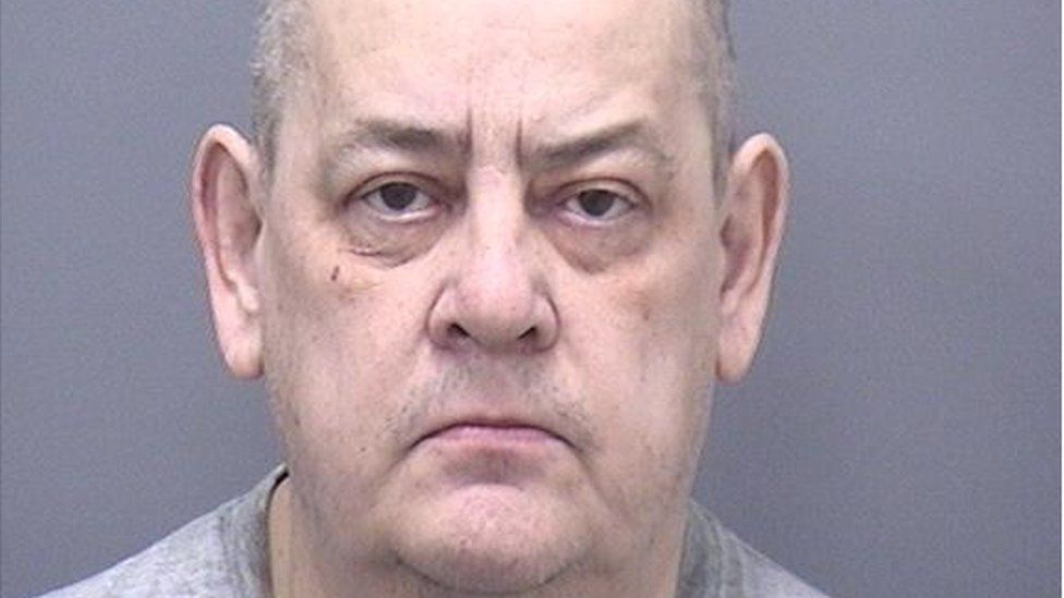 Kevin Yates jailed over Wimborne home explosives 'laboratory' - BBC News