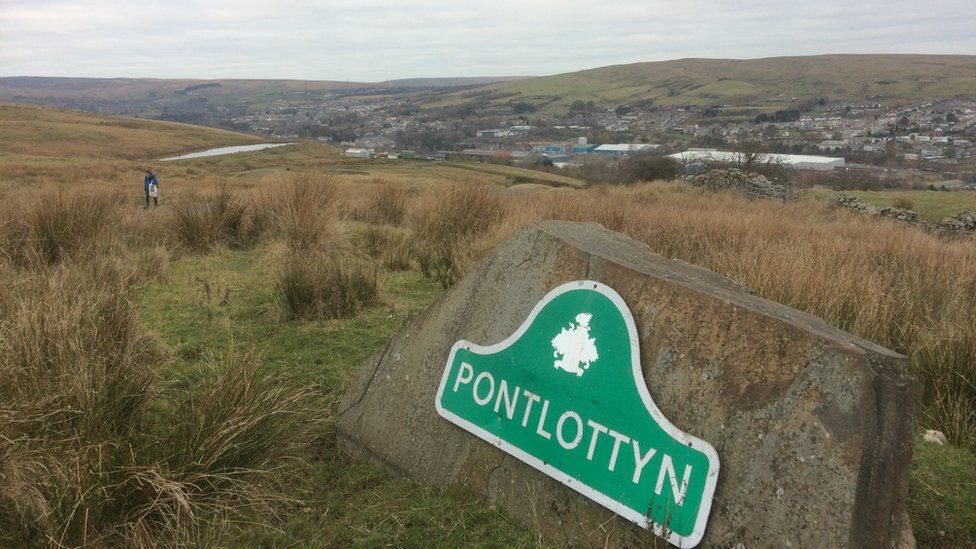 'Lifeline' helping those living in shadow of pit closures - BBC News