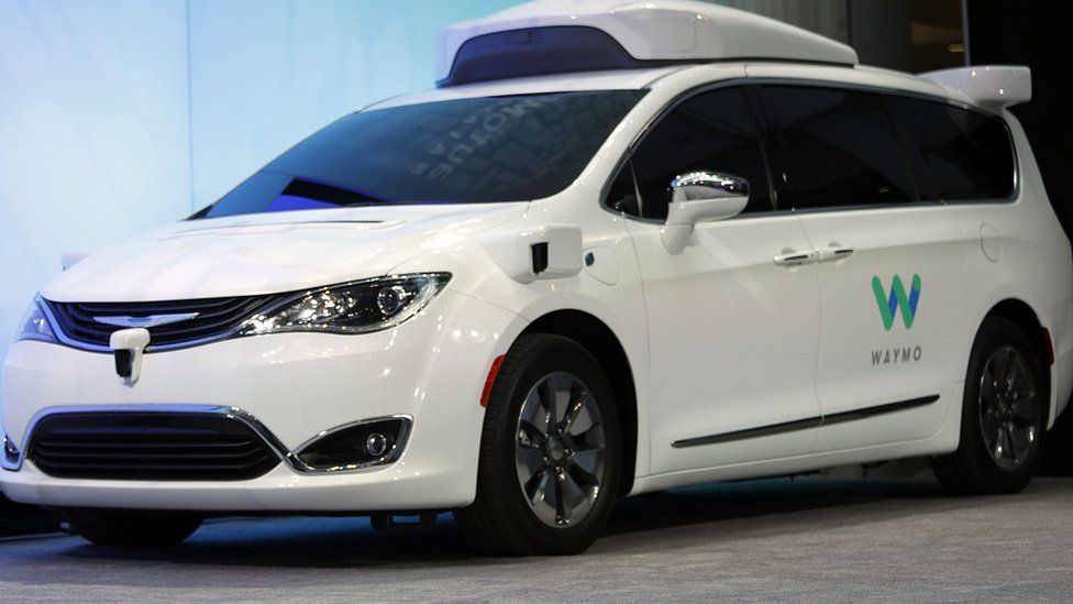 Google's driverless cars make progress - BBC News