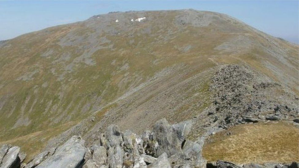 Penwythnos prysur i achubwyr mynydd yn Eryri - BBC Cymru Fyw