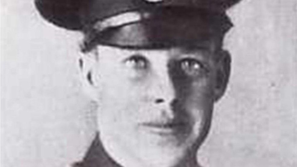 Cockleshell Heroes: Memorial for WW2 hero James Conway - BBC News