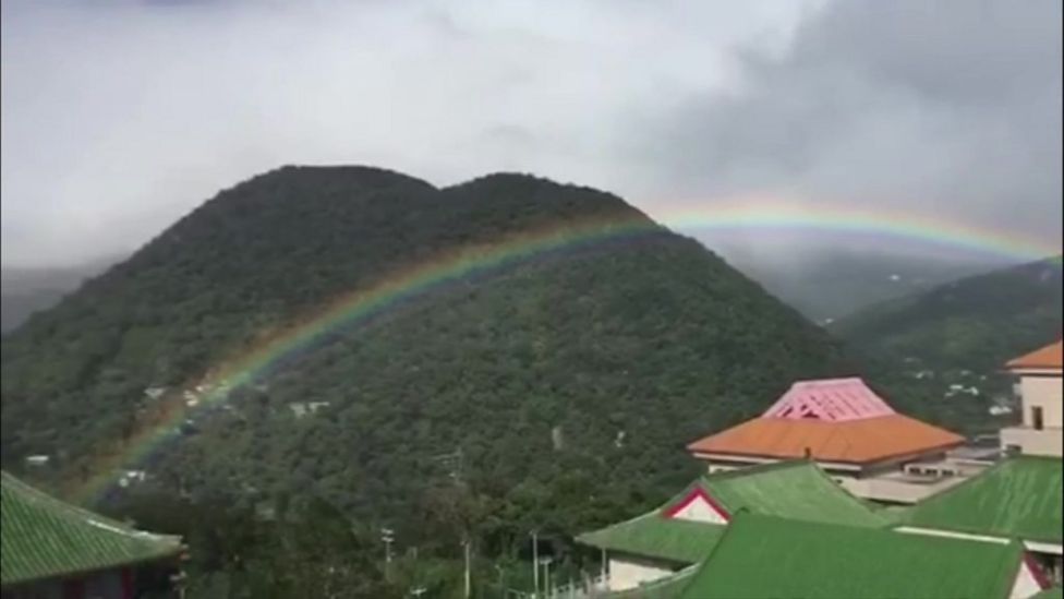 Taiwan rainbow 'lasts record-breaking nine hours' - BBC News