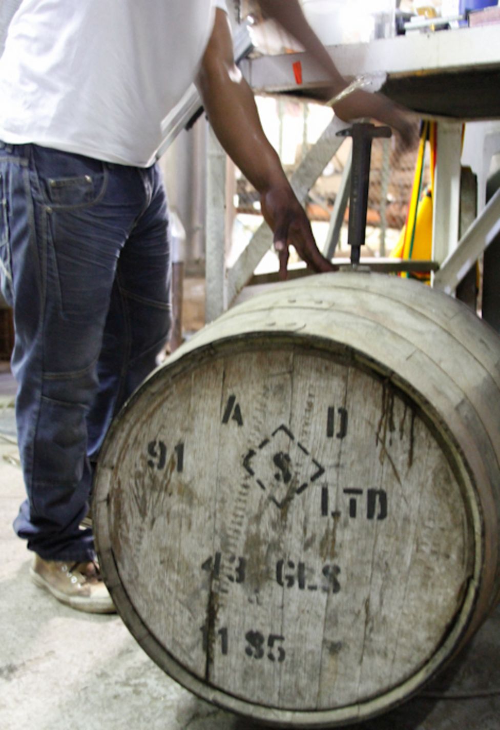 Caribbean Rum resurgence: 'Hellish liquor' to premium product - BBC News