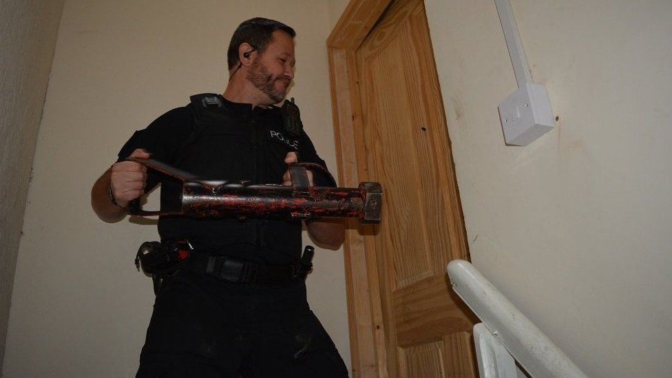 Ten arrested in Dorchester drugs raids - BBC News