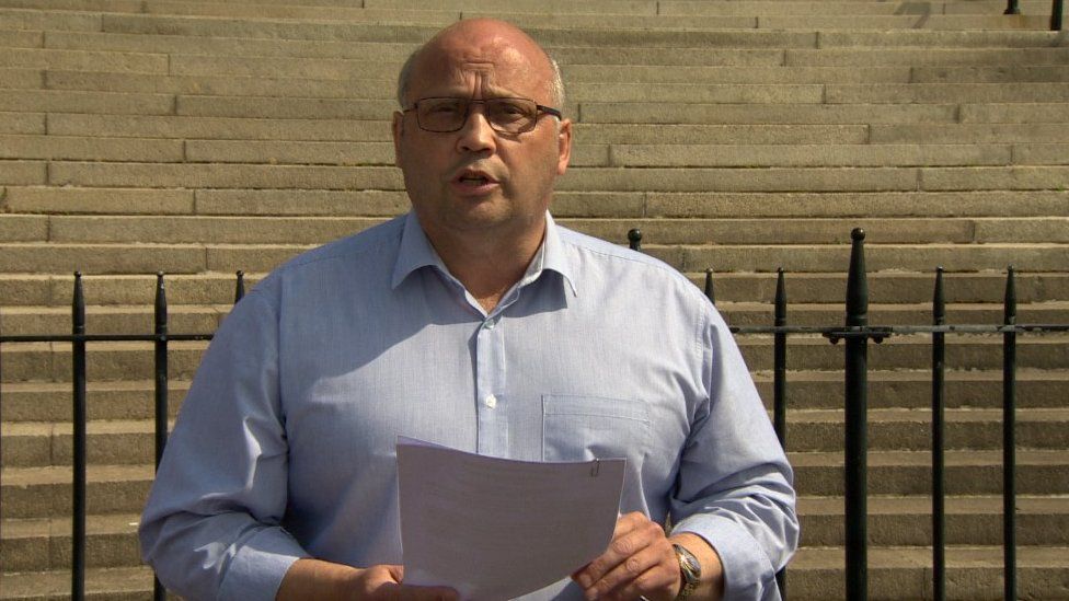 Victims campaigners protest Trouble legacy plans - BBC News