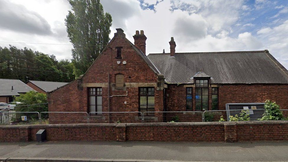 Washington Old School turned into housing for vulnerable adults - BBC News