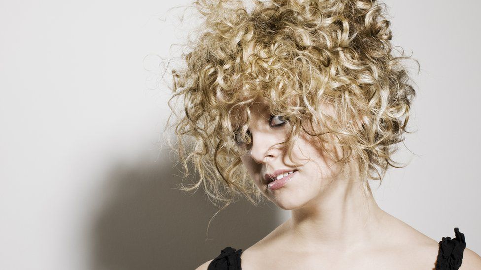 Humberston boy's pride in rare 'uncombable' hair condition - BBC News