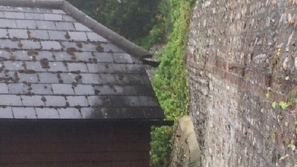 Homes evacuated amid risk of Lewes Castle wall collapse - BBC News