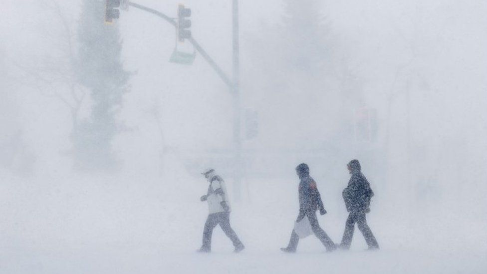 US Snowstorm: Thousands of homes without power after huge blizzard hits ...