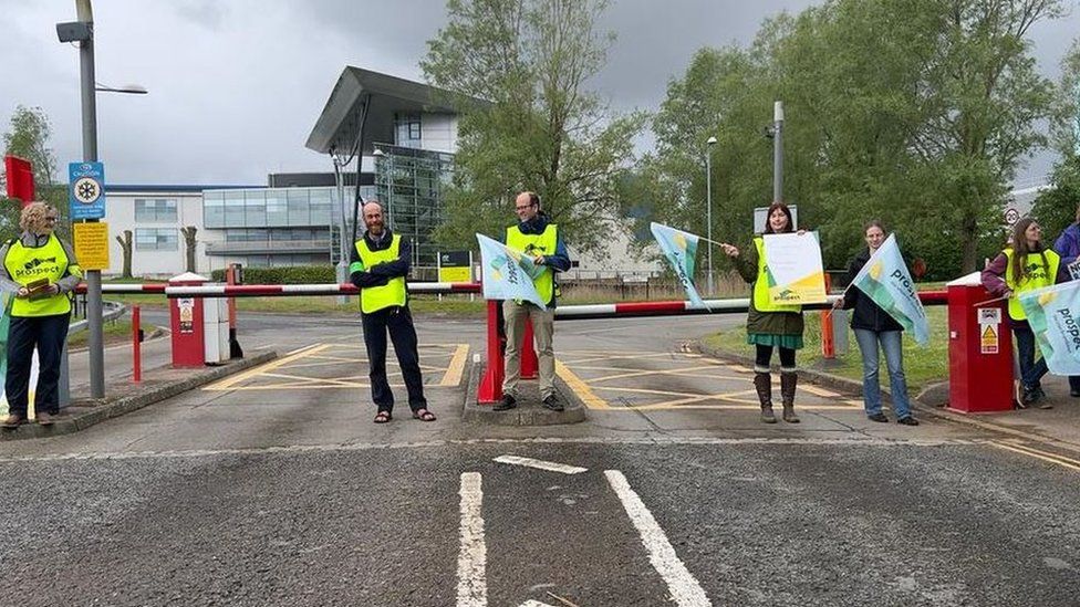 Met Office staff in Exeter on strike over pay dispute - BBC News