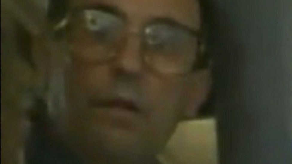 John and Leigh Ann Sabine investigated for abandoning children - BBC News