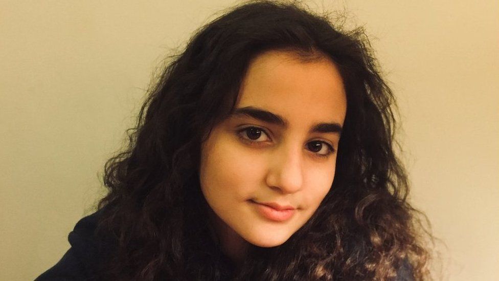 Covid: The clarinettist who took on Lebanon's vaccine scandal - BBC News