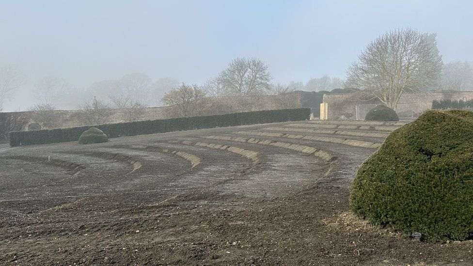 Walled garden and amphitheatre key to Raby Castle revamp - BBC News