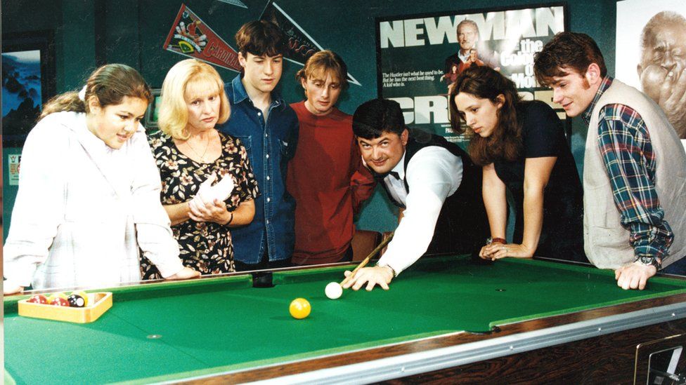 Rownd a Rownd yn dathlu 25 mlynedd - BBC Cymru Fyw