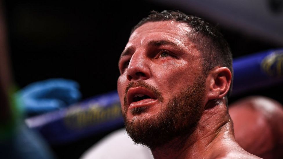 Boxer Tommy Coyle leads tributes to 'hero' greengrocer dad - BBC News