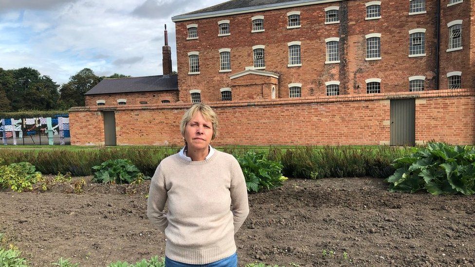 Remains of 12 bodies found at Exeter leper hospital site - BBC News