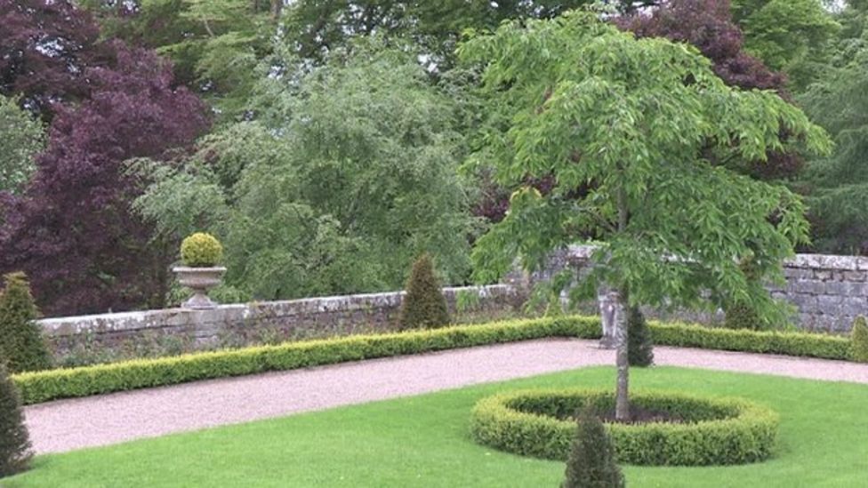 Caledon Estate opens to public for church fundraiser - BBC News