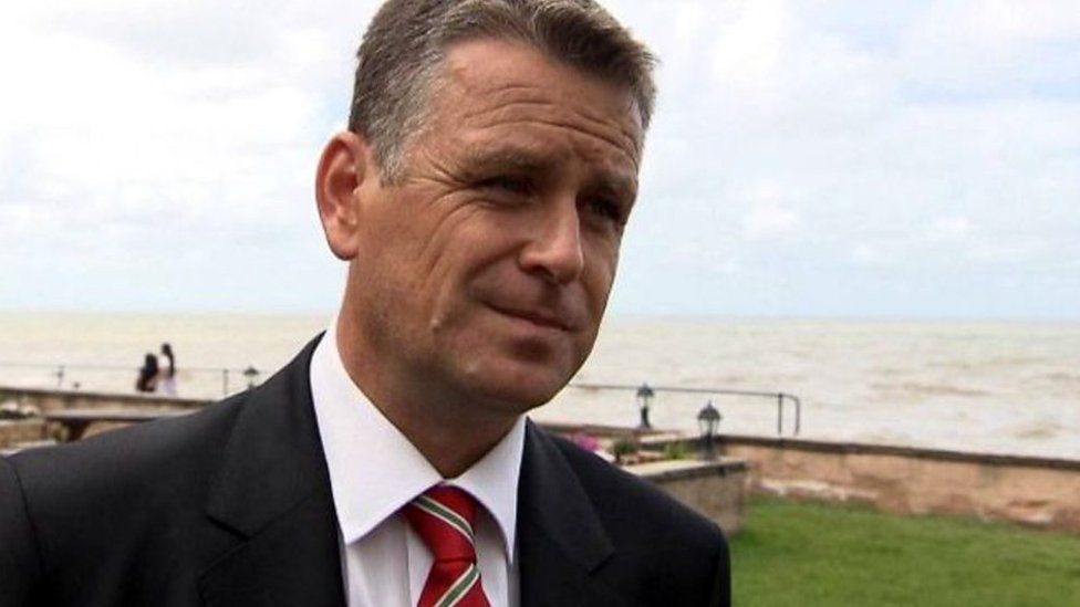 Safon gemau prif gynghrair Cymru 'yn debyg i Wrecsam' - BBC Cymru Fyw