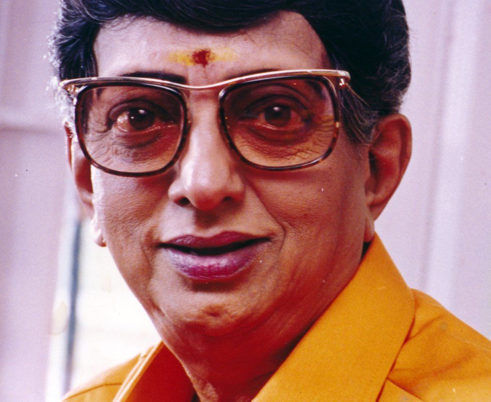 India satirist Cho Ramaswamy dies - BBC News