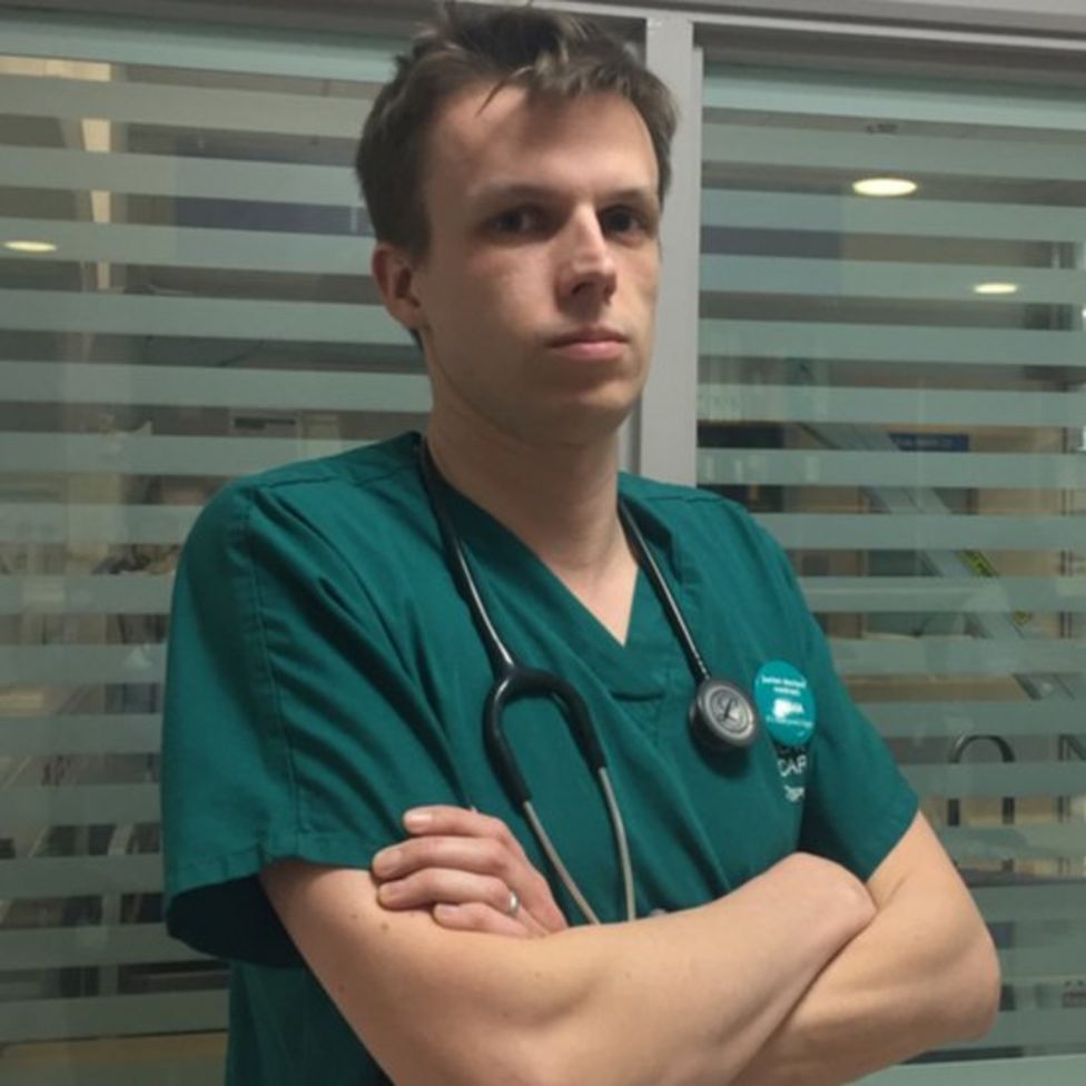 Junior doctors' strike: 'I am moving to Australia permanently' - BBC News