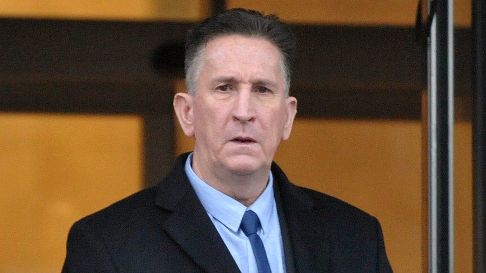 Red-light driver avoids jail over Glasgow death crash - BBC News