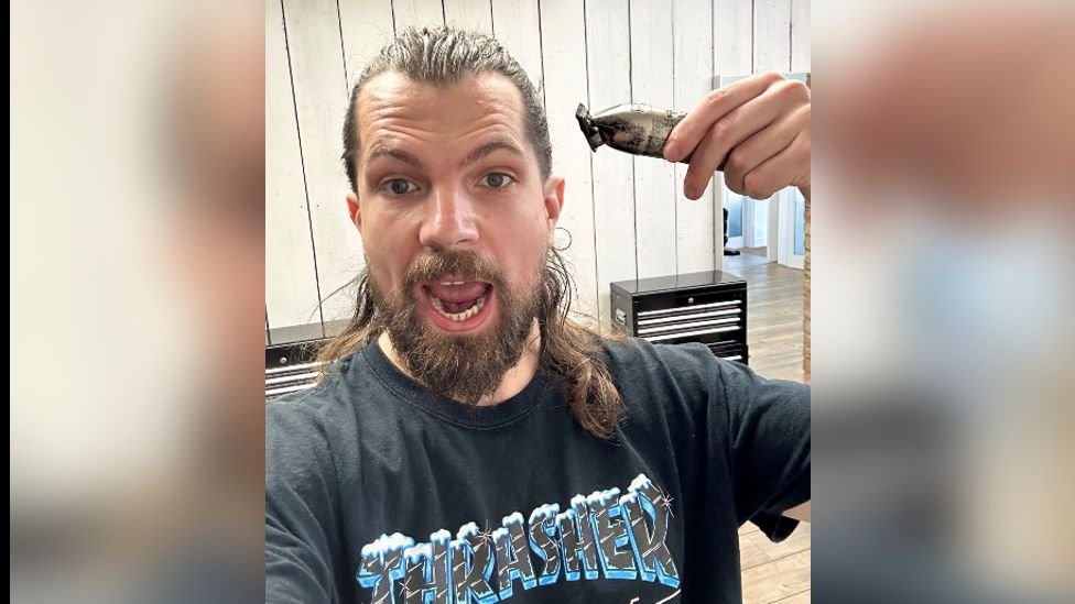 Bristol man to donate his hair to children with cancer - BBC News