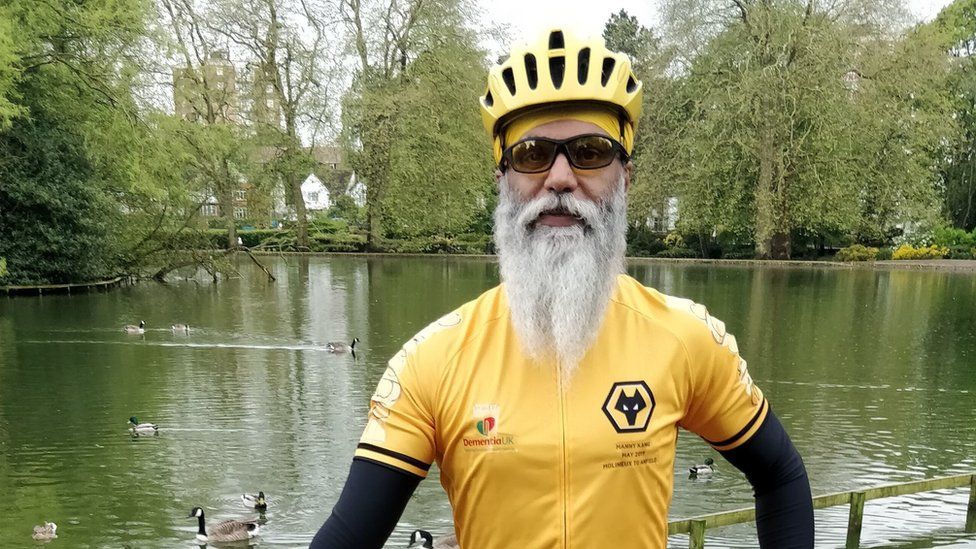 Wolves fan to walk to Chelsea match for dementia charity - BBC News