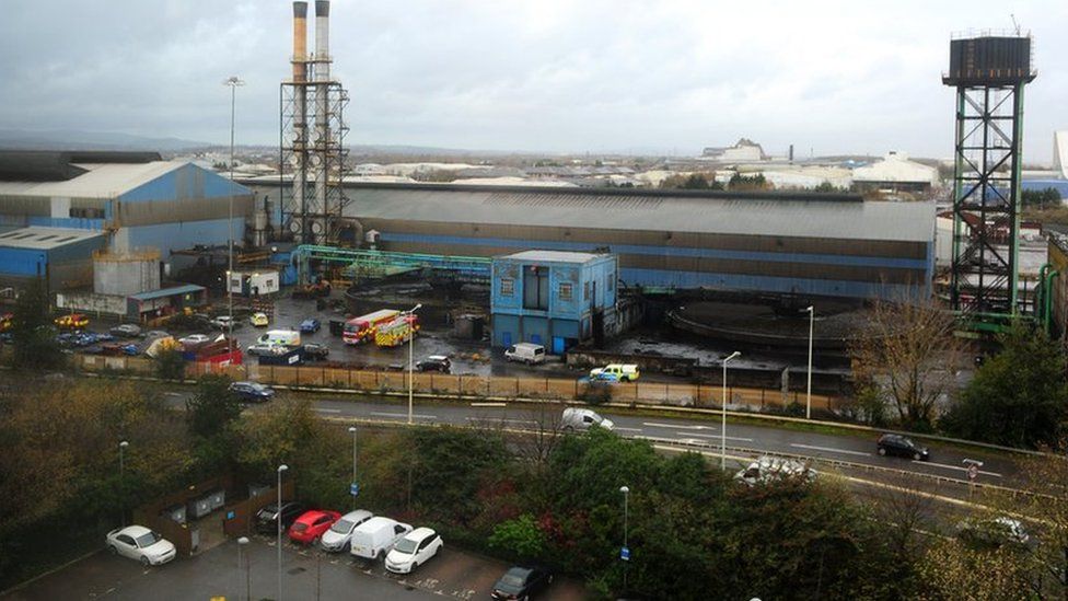 Workers' tribute to Cardiff steelworks explosion victims - BBC News