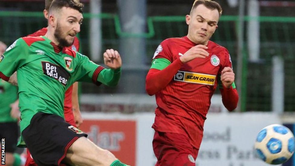 Irish Premiership: Jamie McDonagh nets stunner as Glentoran edge 10-man ...