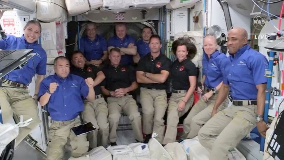 How do you wash your clothes in space? - BBC Newsround