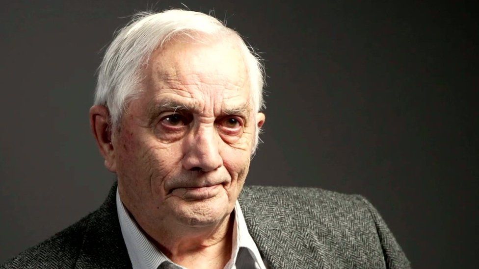 Covid: Llywodraeth Cymru 'wedi'u dal gyda'u trowsus i lawr' - BBC Cymru Fyw