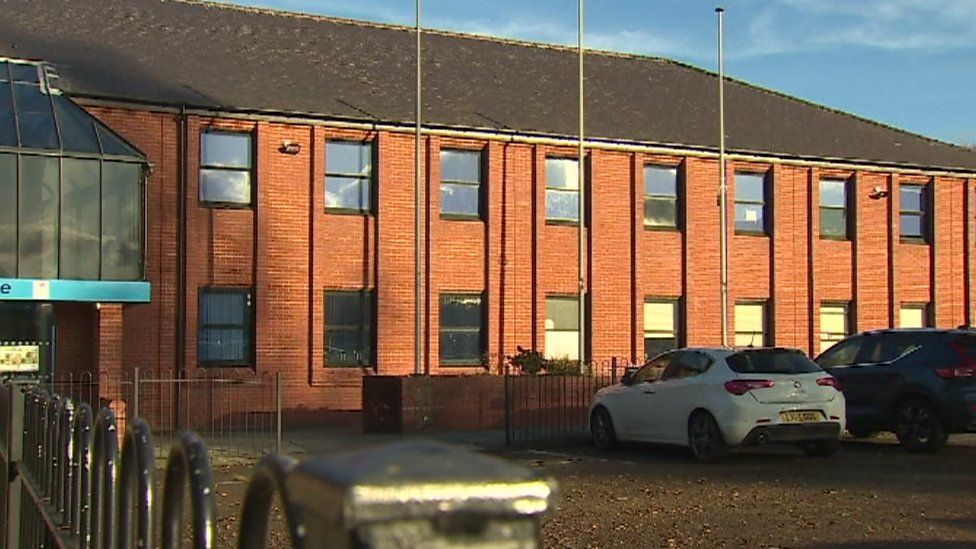 Child hunger: Free school meals allowances 'needs 80p increase' - BBC News