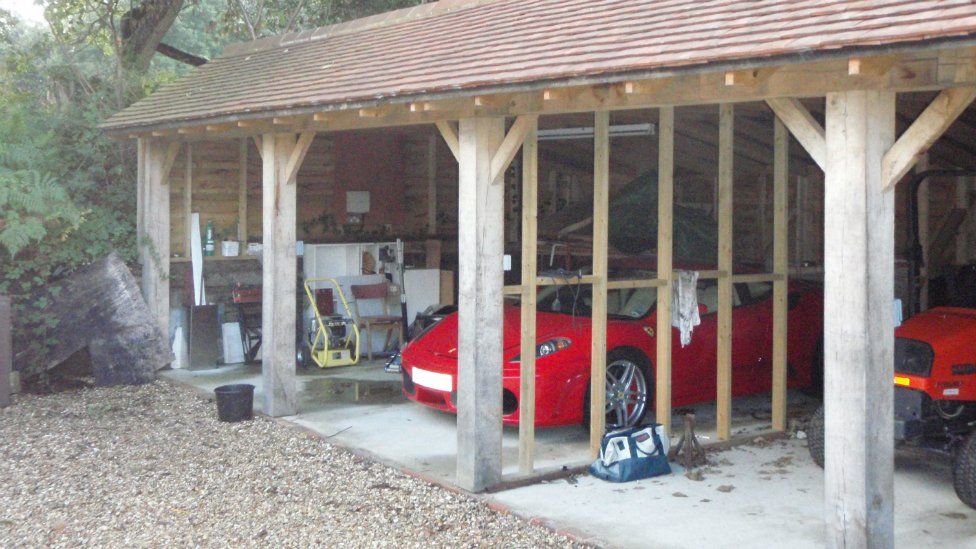 Surrey dentist Mark Walewski jailed for NHS fraud - BBC News