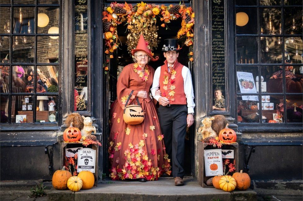 Haworth steampunk festival descends on Bronte sisters village - BBC News
