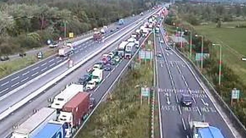 M1 crash photos released by police in driving safety bid - BBC News