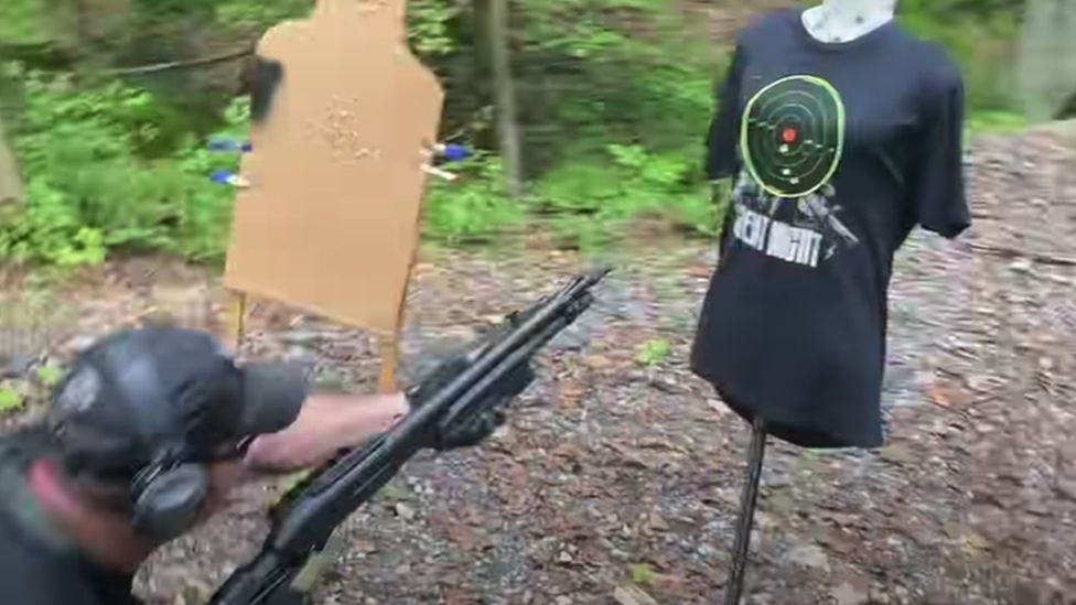 Facebook reverses Kyle Rittenhouse policy - BBC News