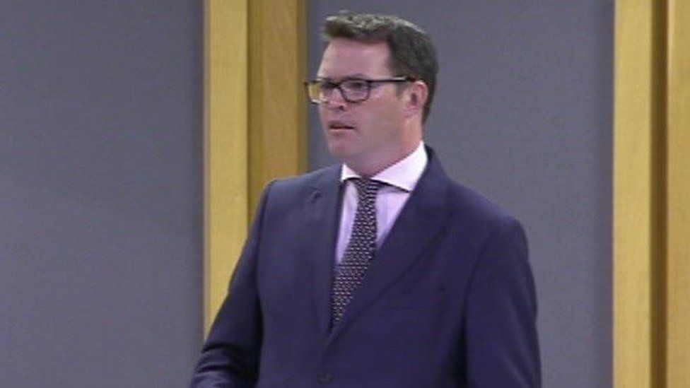 Mental health: Welsh Government reply 'not good enough' - BBC News