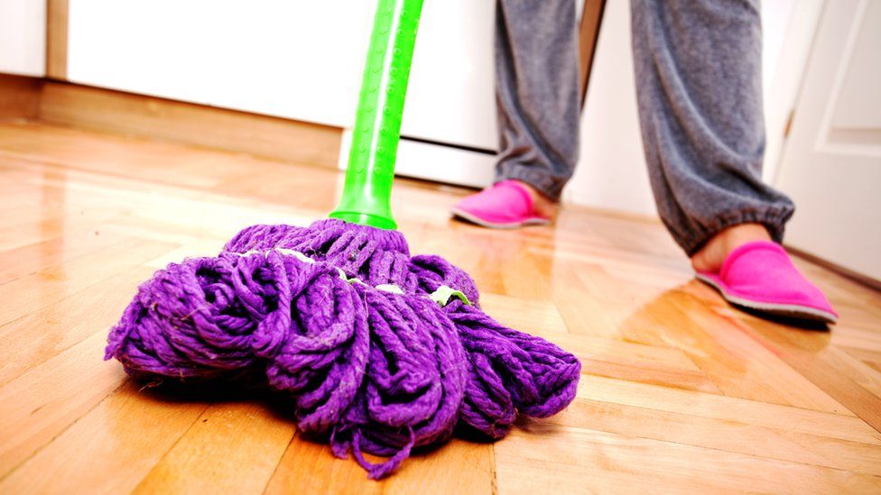 The value of unpaid chores at home - BBC News