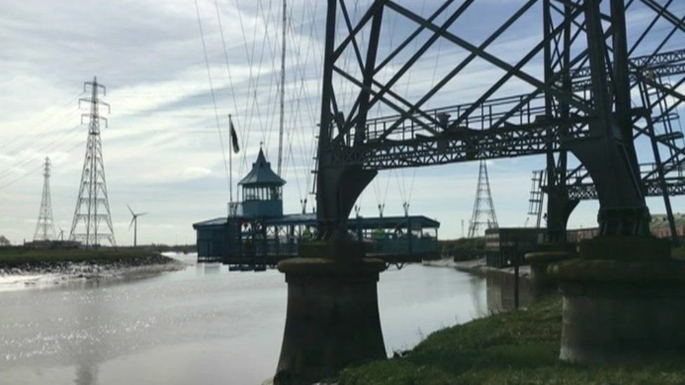 Newport Transporter Bridge: A 'historical curiosity' - BBC News
