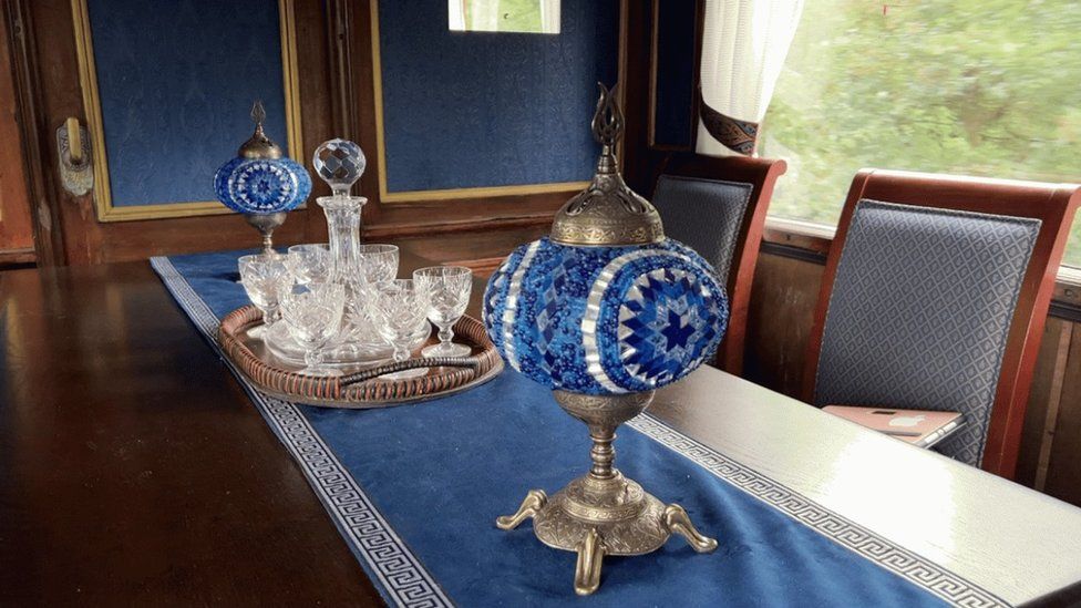 Rail carriage for rich and famous restored at Foxfield Railway - BBC News