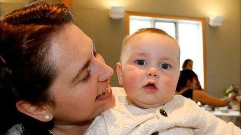 Breast pumps baffle airport staff - BBC News