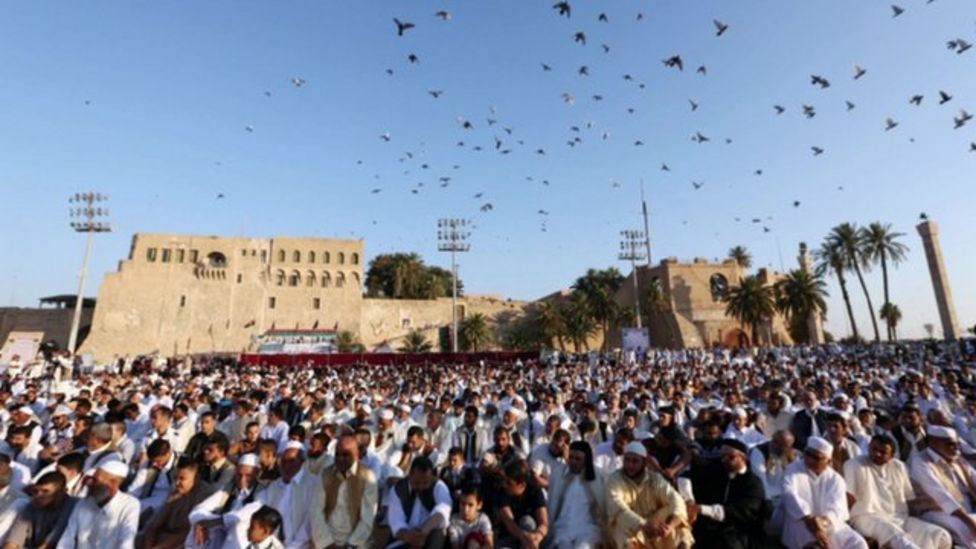 Eid: How is the start of the Muslim festival determined? - BBC News