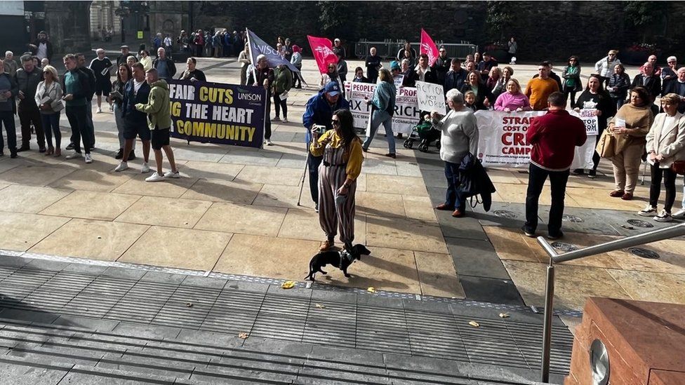 Cost of living: Derry rally hears people are facing an emergency - BBC News