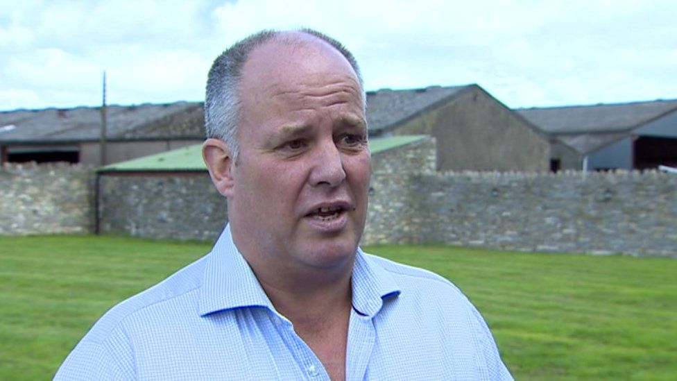 Brexit speech by Theresa May divides Welsh parties - BBC News