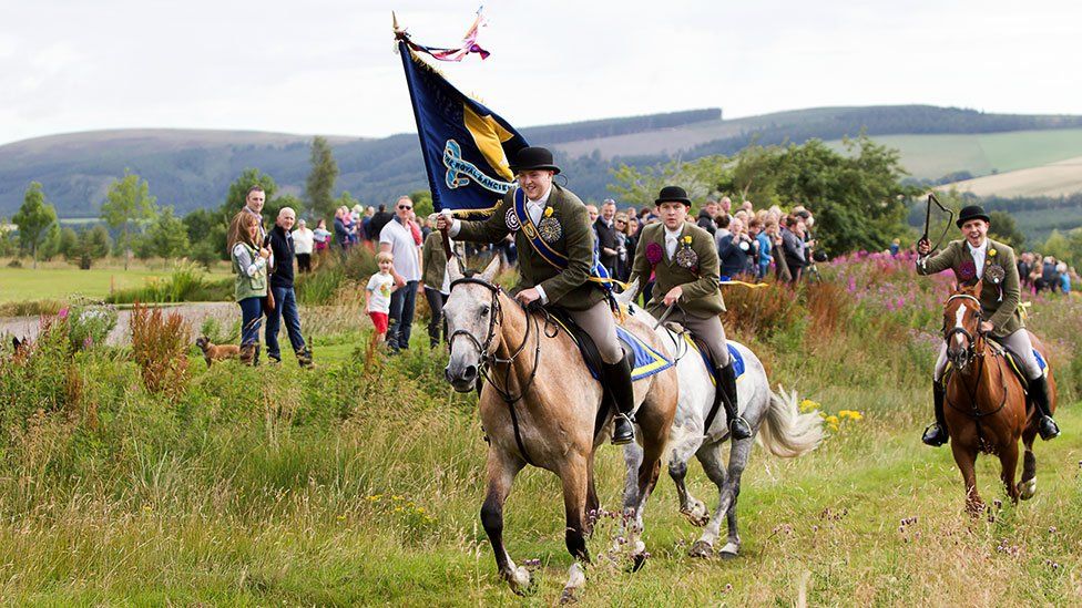 In pictures: Lauder Common Riding - BBC News