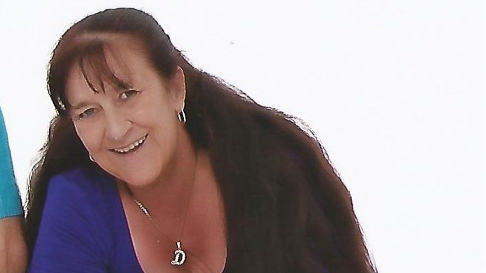 Alzheimer's: How much should you reveal? - BBC News