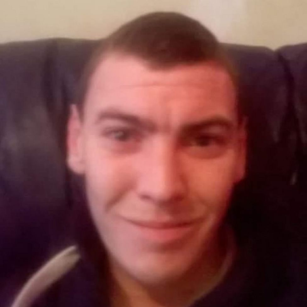 Men in court over Falkirk canal murder - BBC News