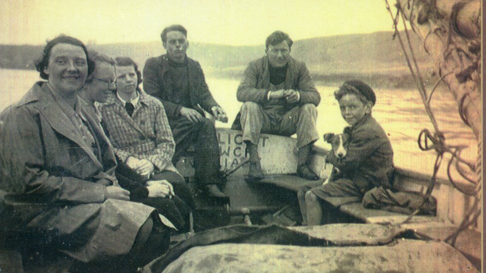 Traddodiadau Calan Mai y Cymry - BBC Cymru Fyw