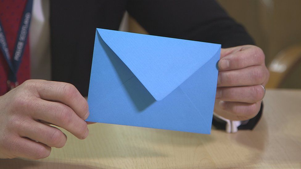 The mysterious envelope and the death of Alistair Wilson - BBC News